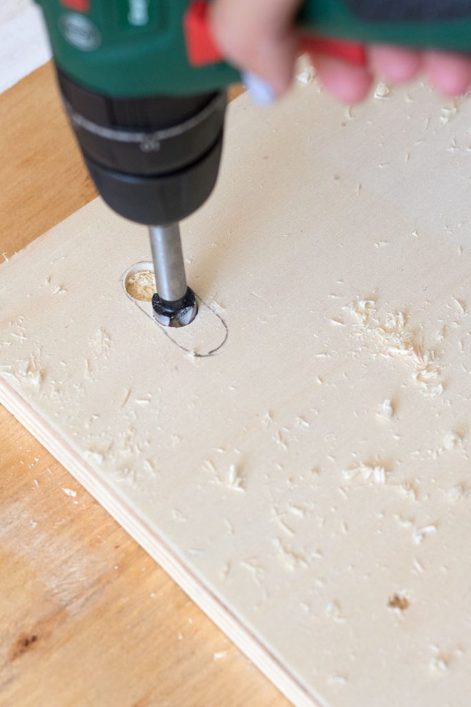 DIY zwevende wandplank met lamp & plantje - Enter My Attic