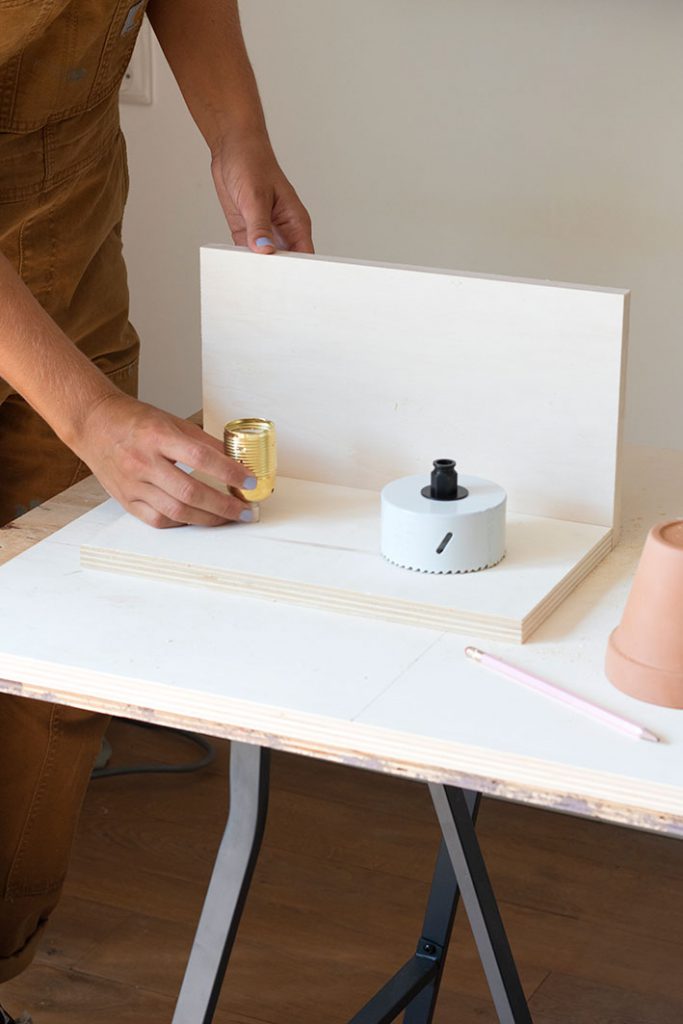 DIY zwevende wandplank met lamp & plantje - Enter My Attic