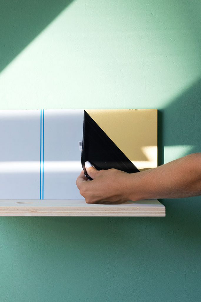 DIY zwevende wandplank met lamp & plantje - Enter My Attic