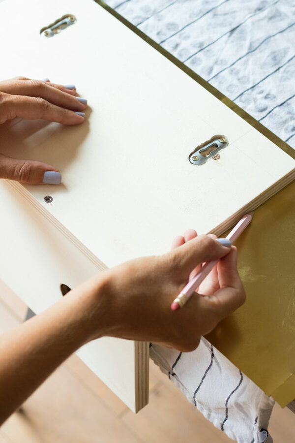 DIY zwevende wandplank met lamp & plantje - Enter My Attic
