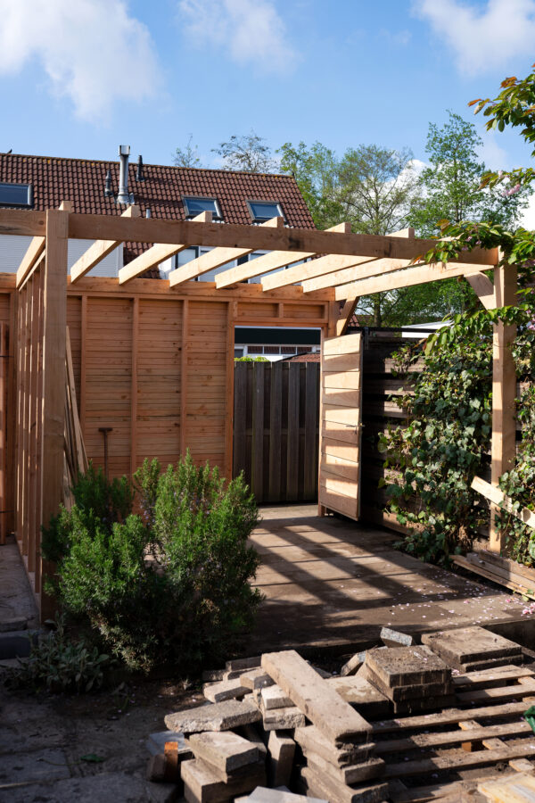 Zelf een overkapping maken in de tuin - Enter My Attic