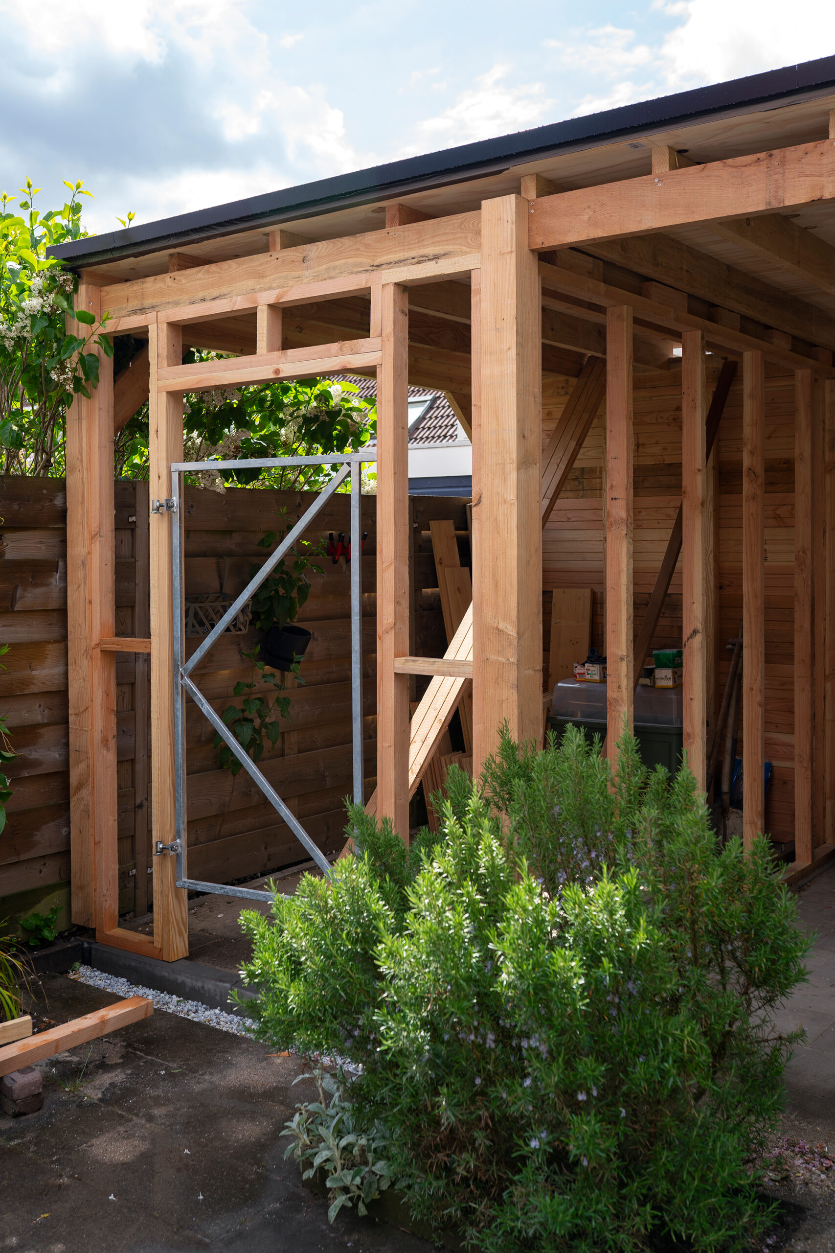 Zelf een overkapping maken in de tuin - Enter My Attic